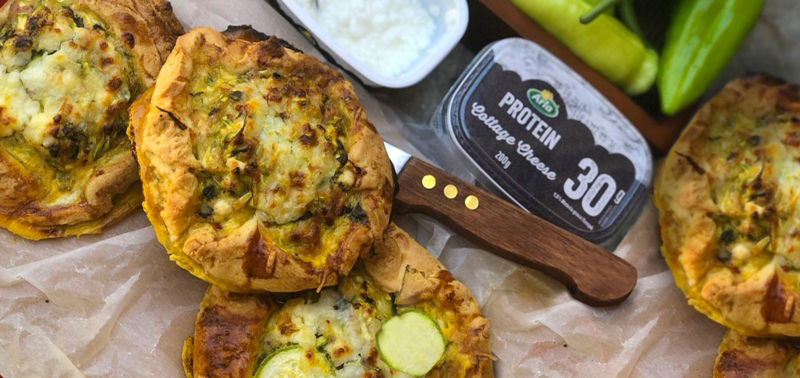 Χειροποίητες πίτες με κολοκύθι, Arla Protein cottage cheese και δυόσμο ...